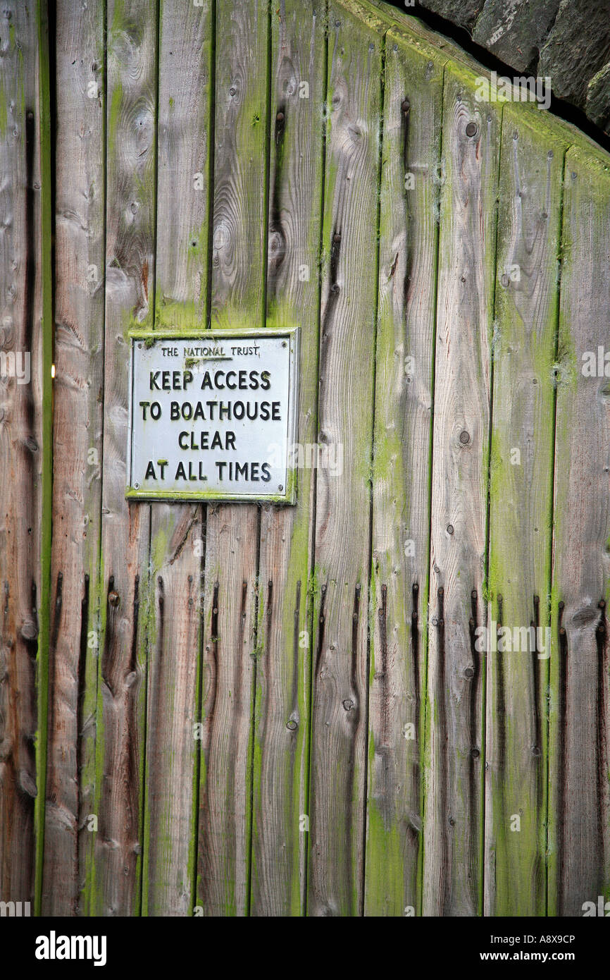 Keep tracks clear sign hi-res stock photography and images - Alamy