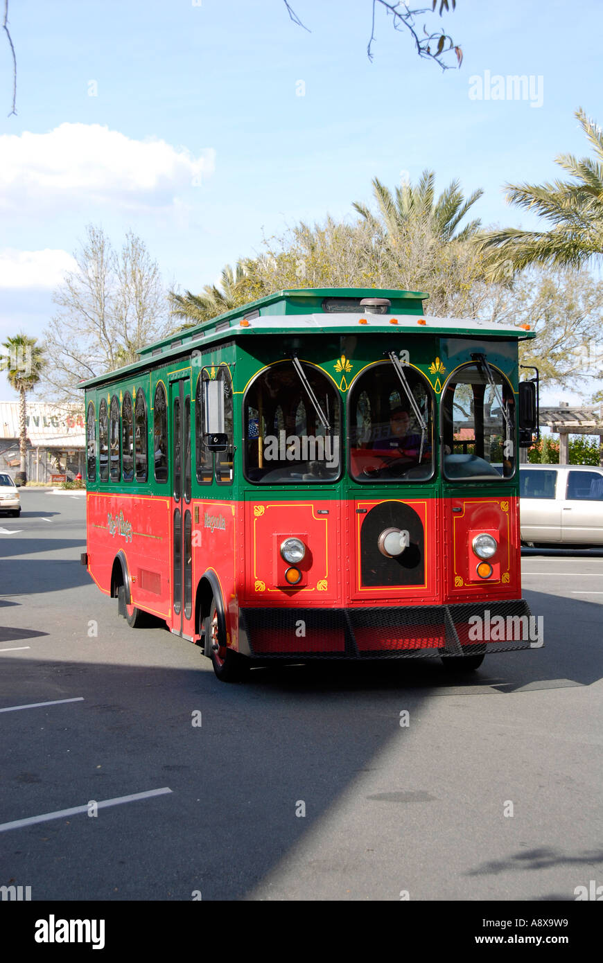 Senior shuttle bus hi-res stock photography and images - Alamy