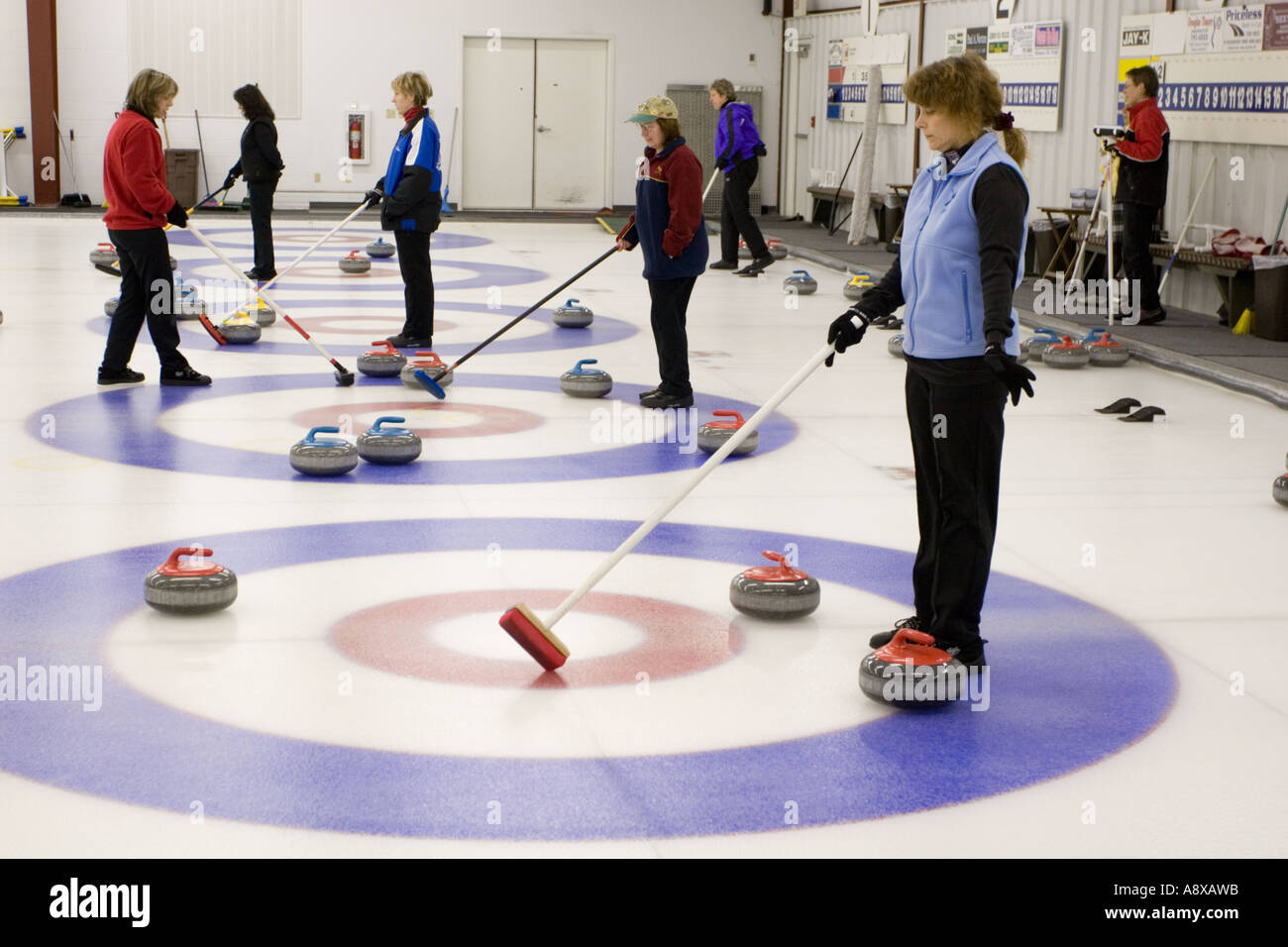 Ice curling sheet hi-res stock photography and images - Alamy