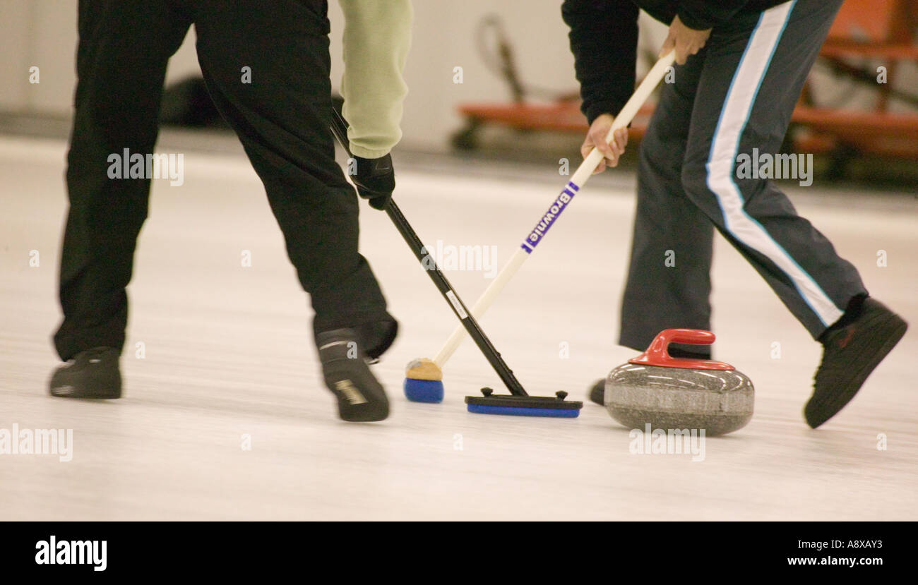 Curling sweepers hi-res stock photography and images - Alamy