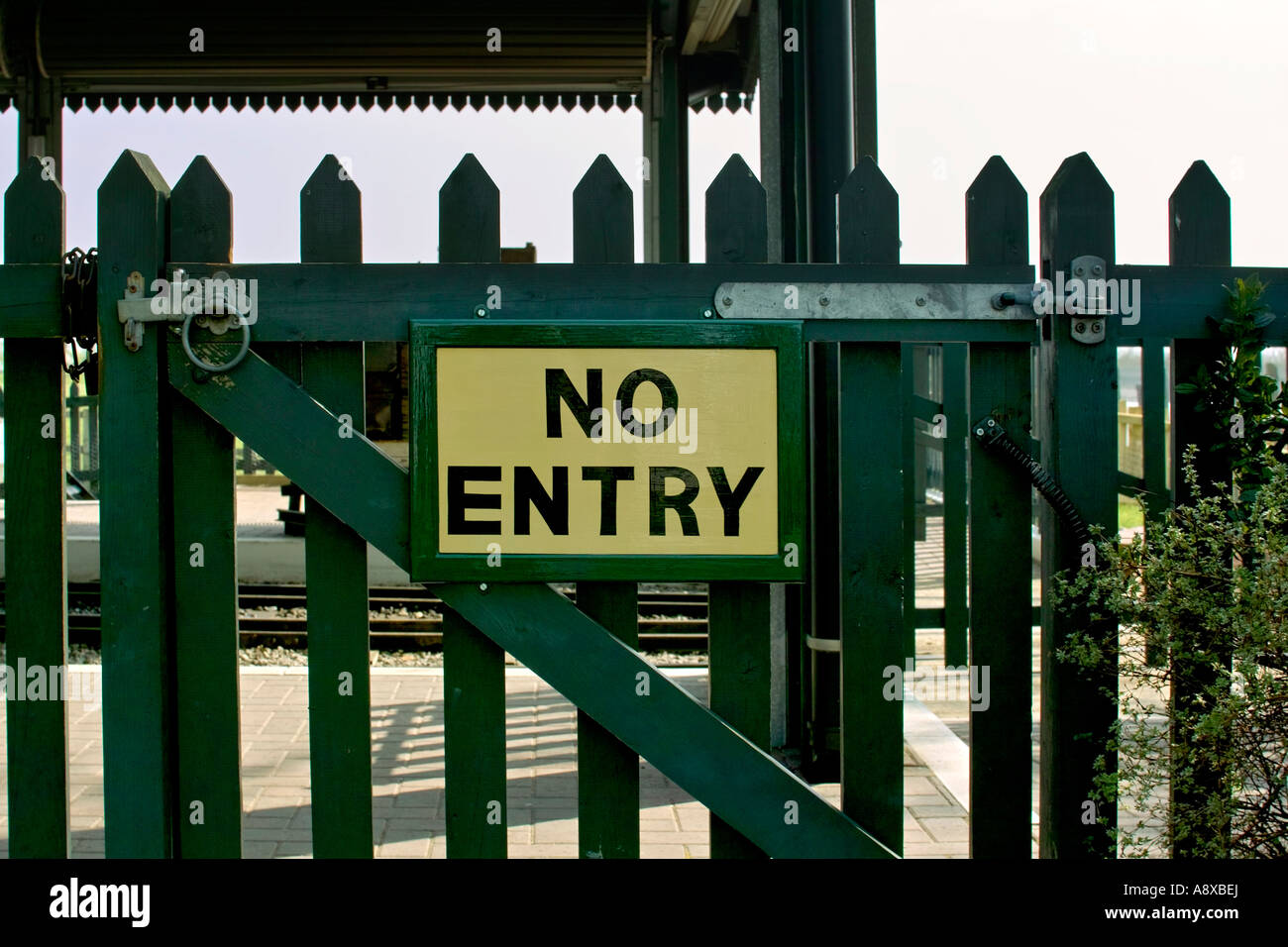 no entry sign on locked wooden gate Stock Photo - Alamy