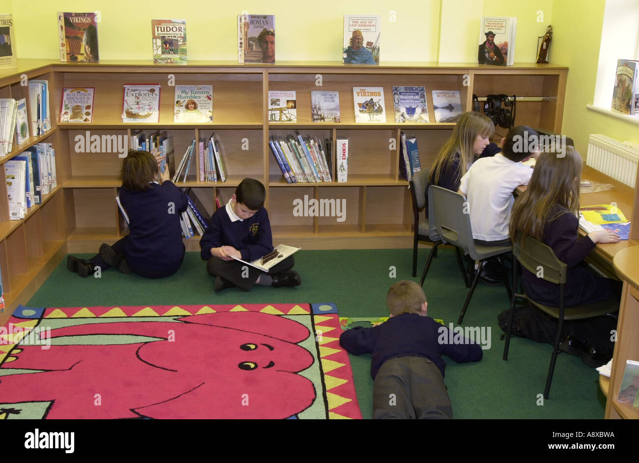 Children sit on the carpet in a school library UK Stock Photo - Alamy