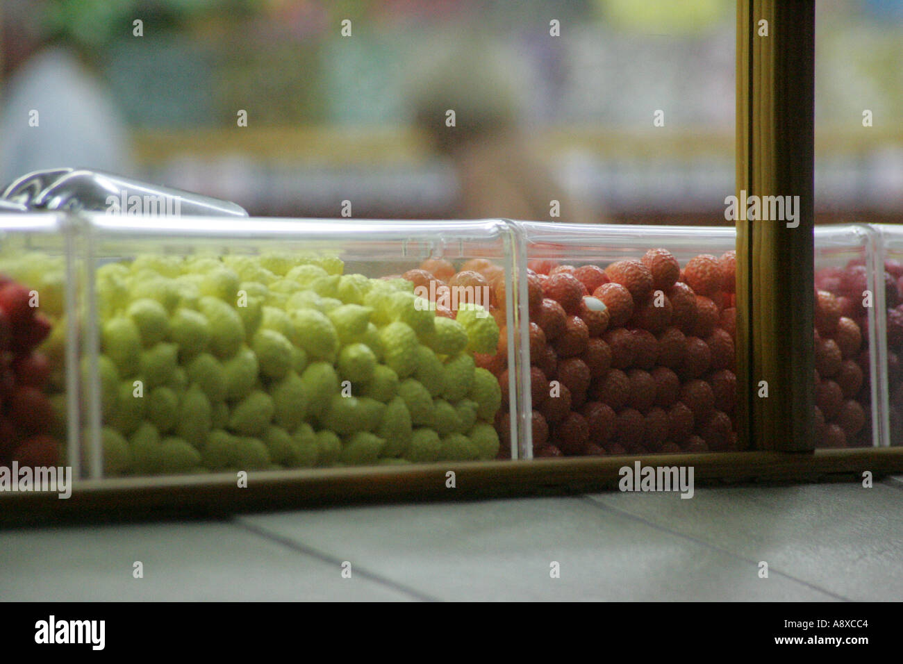 Row of coloured sweets hi-res stock photography and images - Alamy