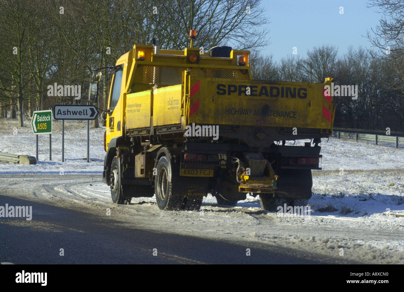 Gritting lorry spreading grit salt hi-res stock photography and images ...