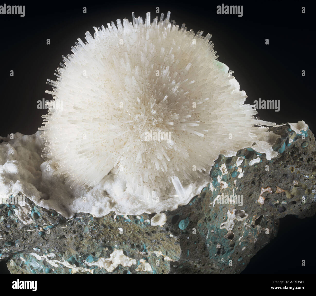 Mesolite mineral hi-res stock photography and images - Alamy