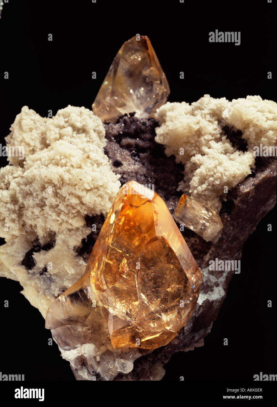 Yellow calcite hi-res stock photography and images - Alamy
