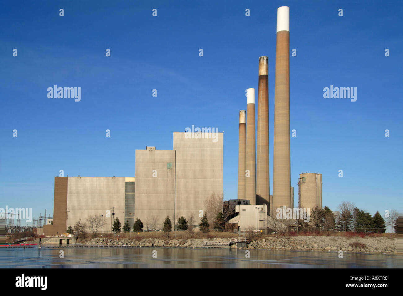 Hydroelectric power plant ontario hi-res stock photography and images ...