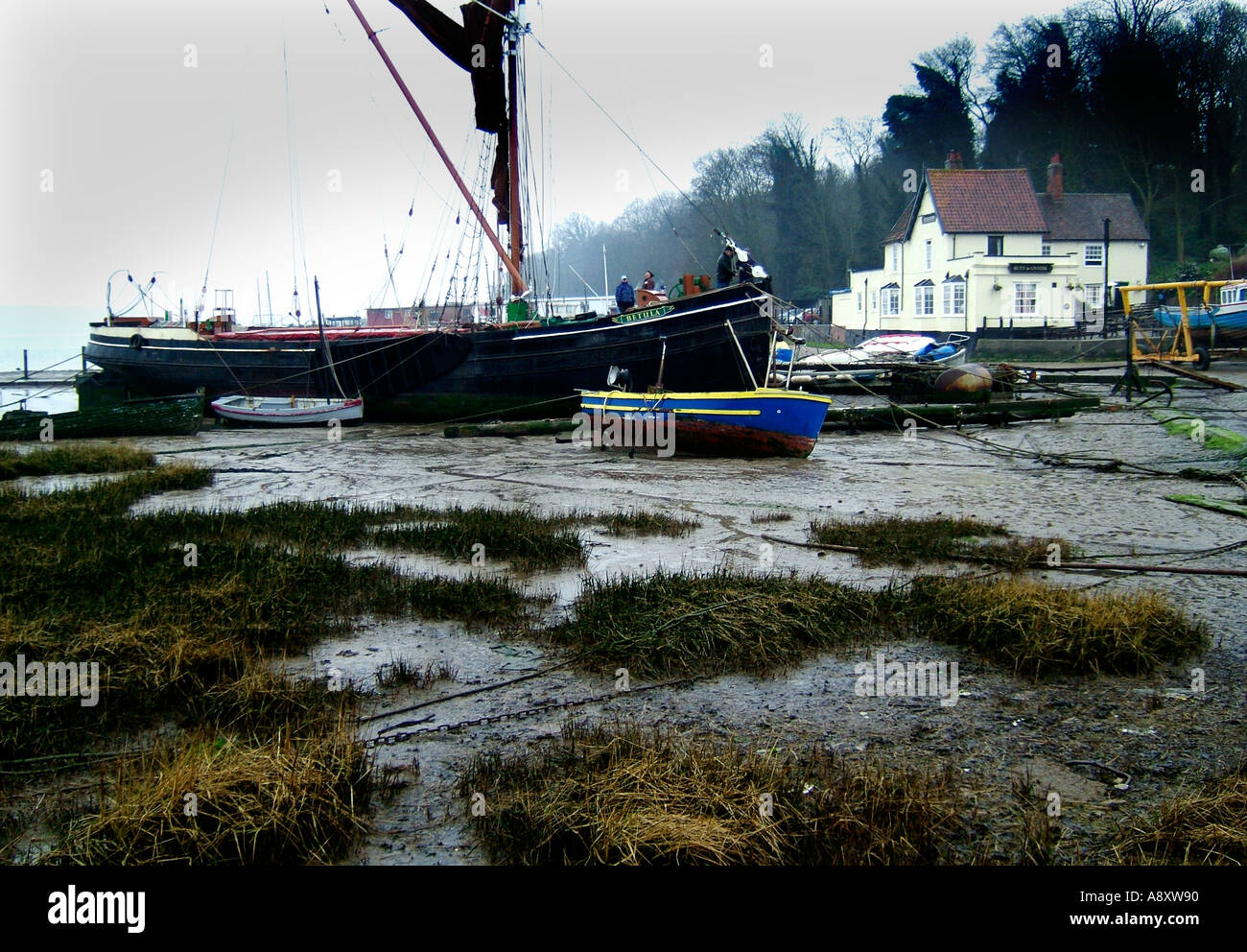 Sailing barge pin mill hi-res stock photography and images - Alamy