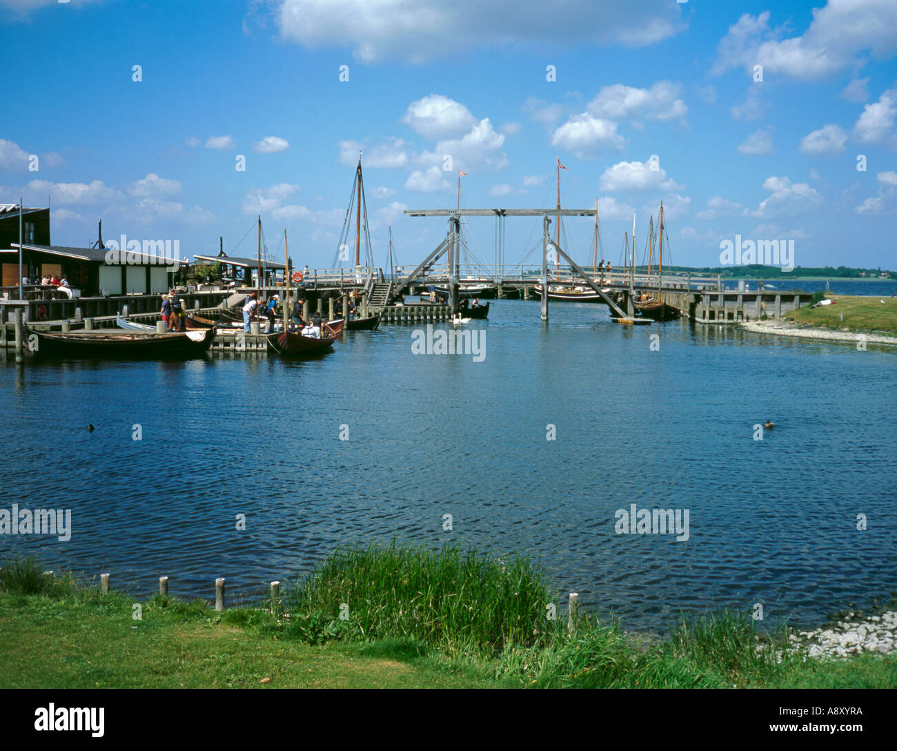 Viking longships hi-res stock photography and images - Alamy