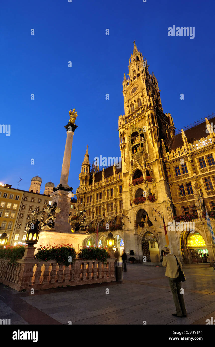 Plaza marienplatz hi-res stock photography and images - Alamy