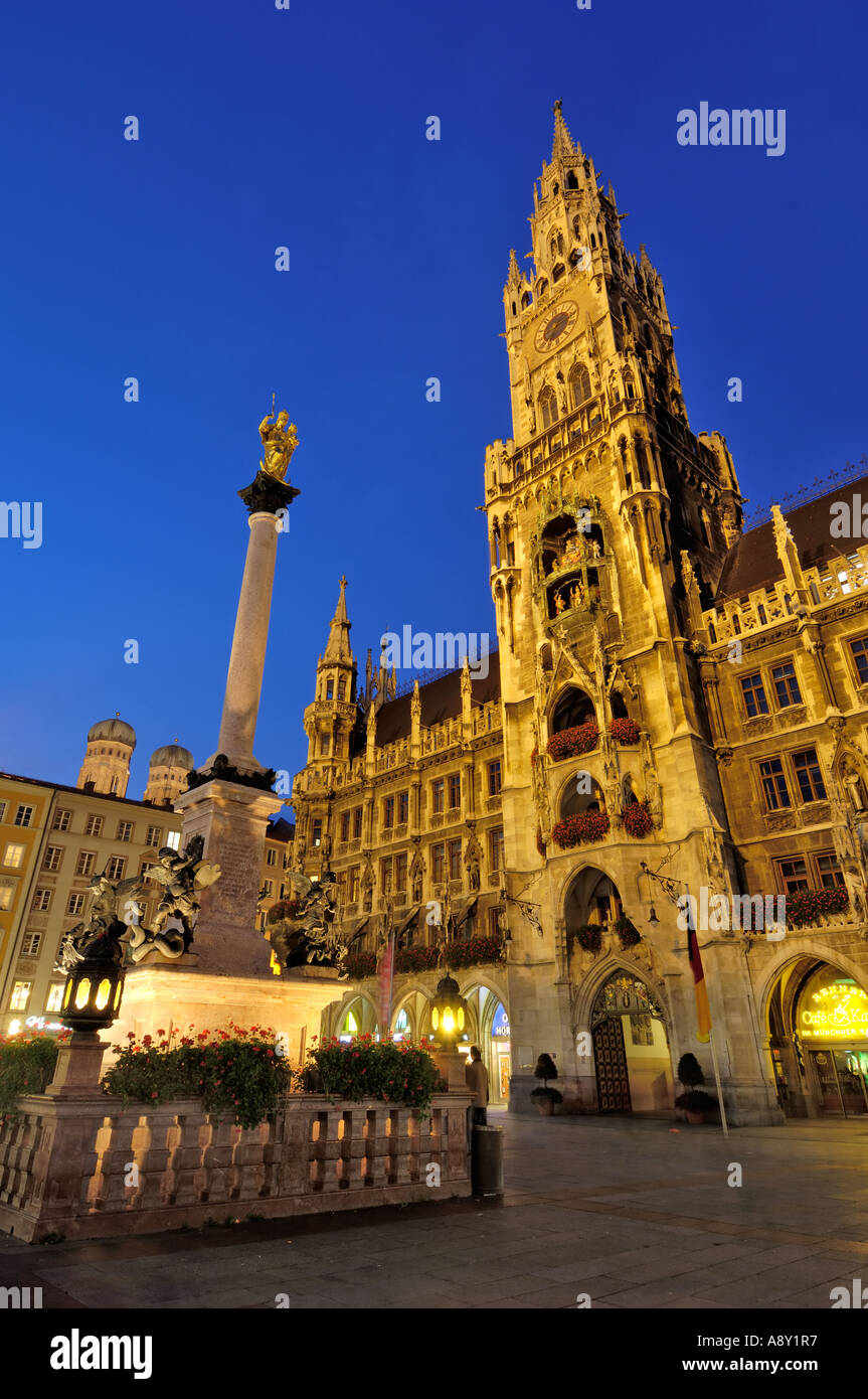 Neues Rathaus (New Town Hall), Marienplatz, at night, Munich (Munchen ...