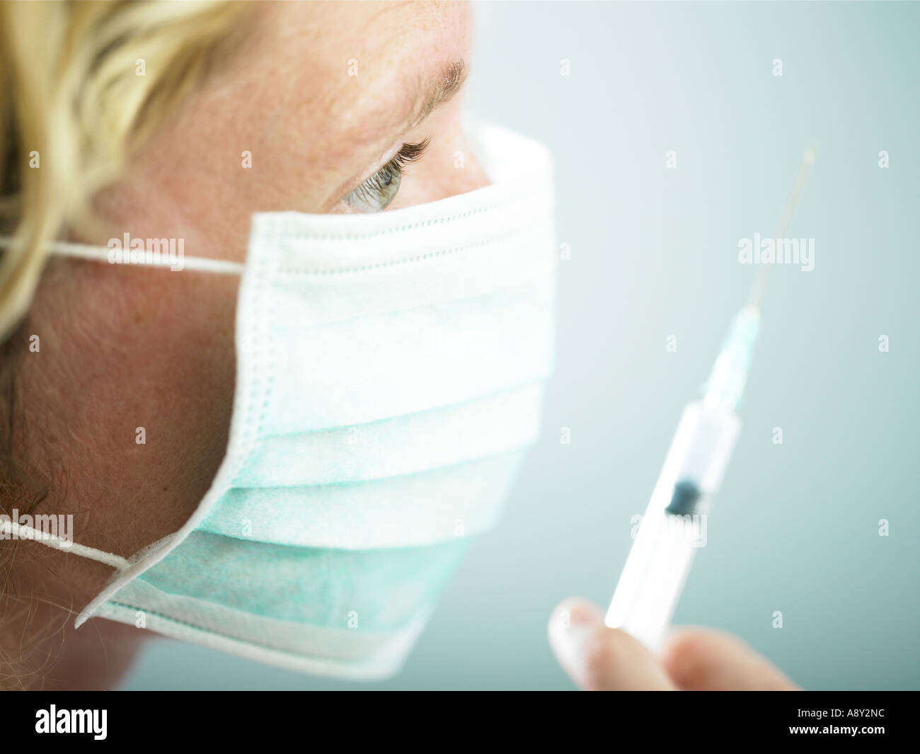 Nurse administering drug patient hi-res stock photography and images ...
