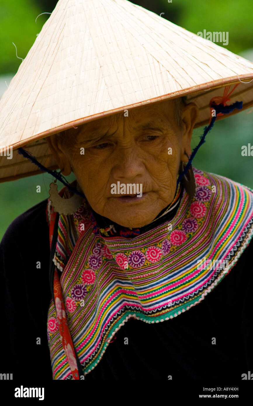 Old flower hmong woman bac ha vietnam hi-res stock photography and ...