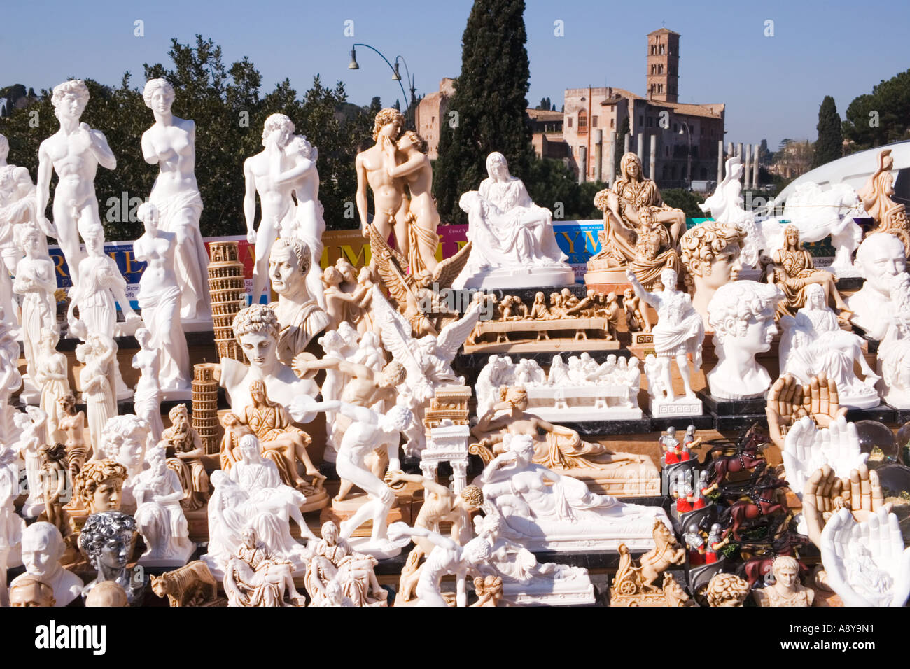 Small Roman statues on a market stall near coliseum, Rome Italy Stock ...