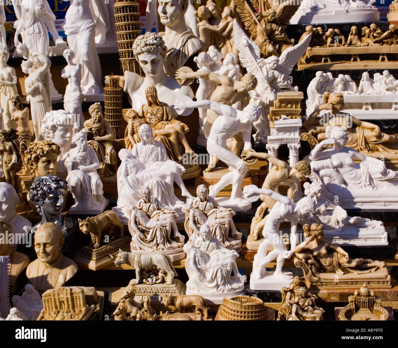 Small Roman statues on a market stall near coliseum, Rome Italy Stock ...