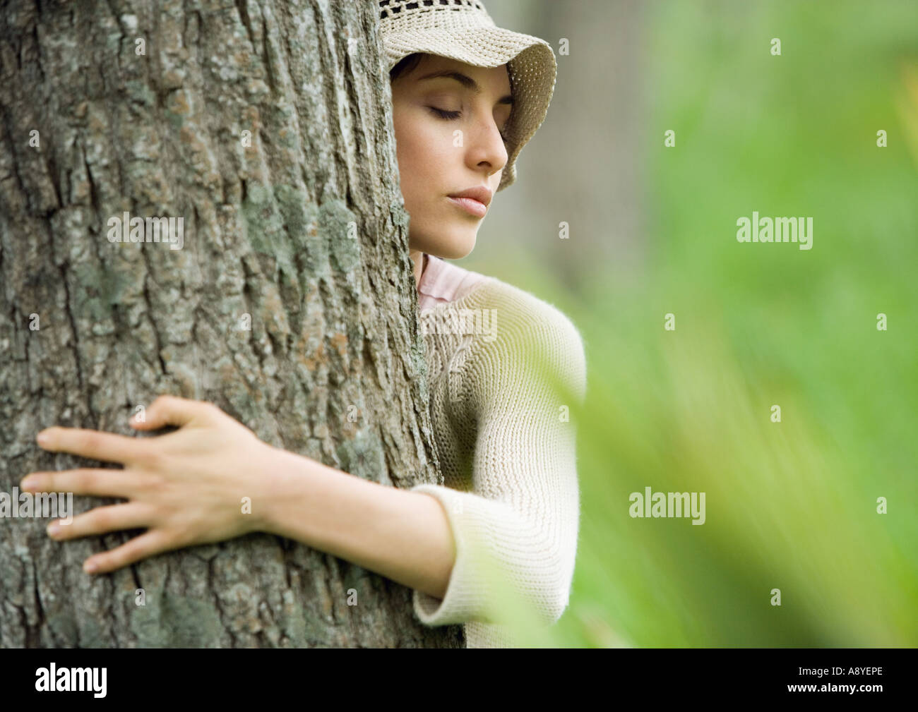 Woman hugging tree Stock Photo - Alamy
