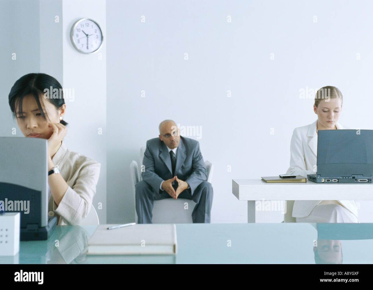 Clocks watching hi-res stock photography and images - Alamy