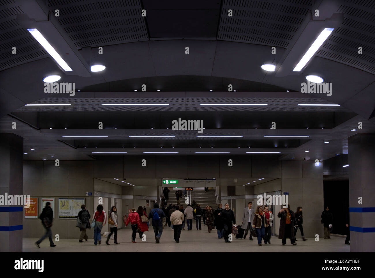 Kings Cross Circle/District Line Platforms London Underground Stock ...
