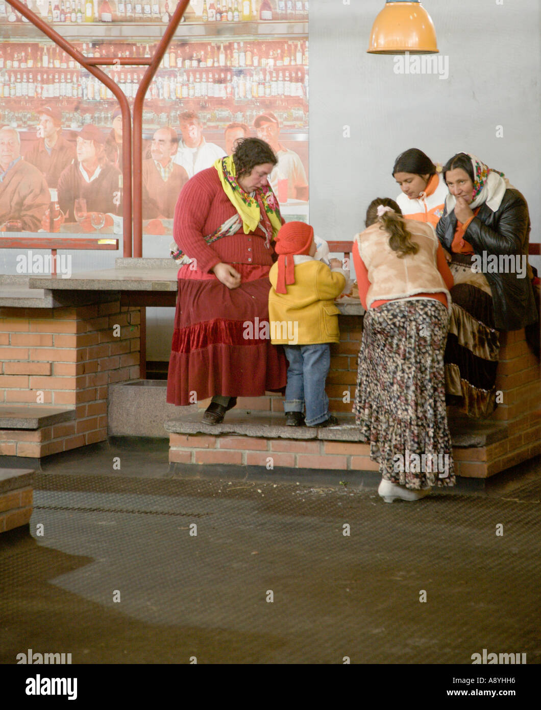 Roma gypsy gypsies family hi-res stock photography and images - Alamy