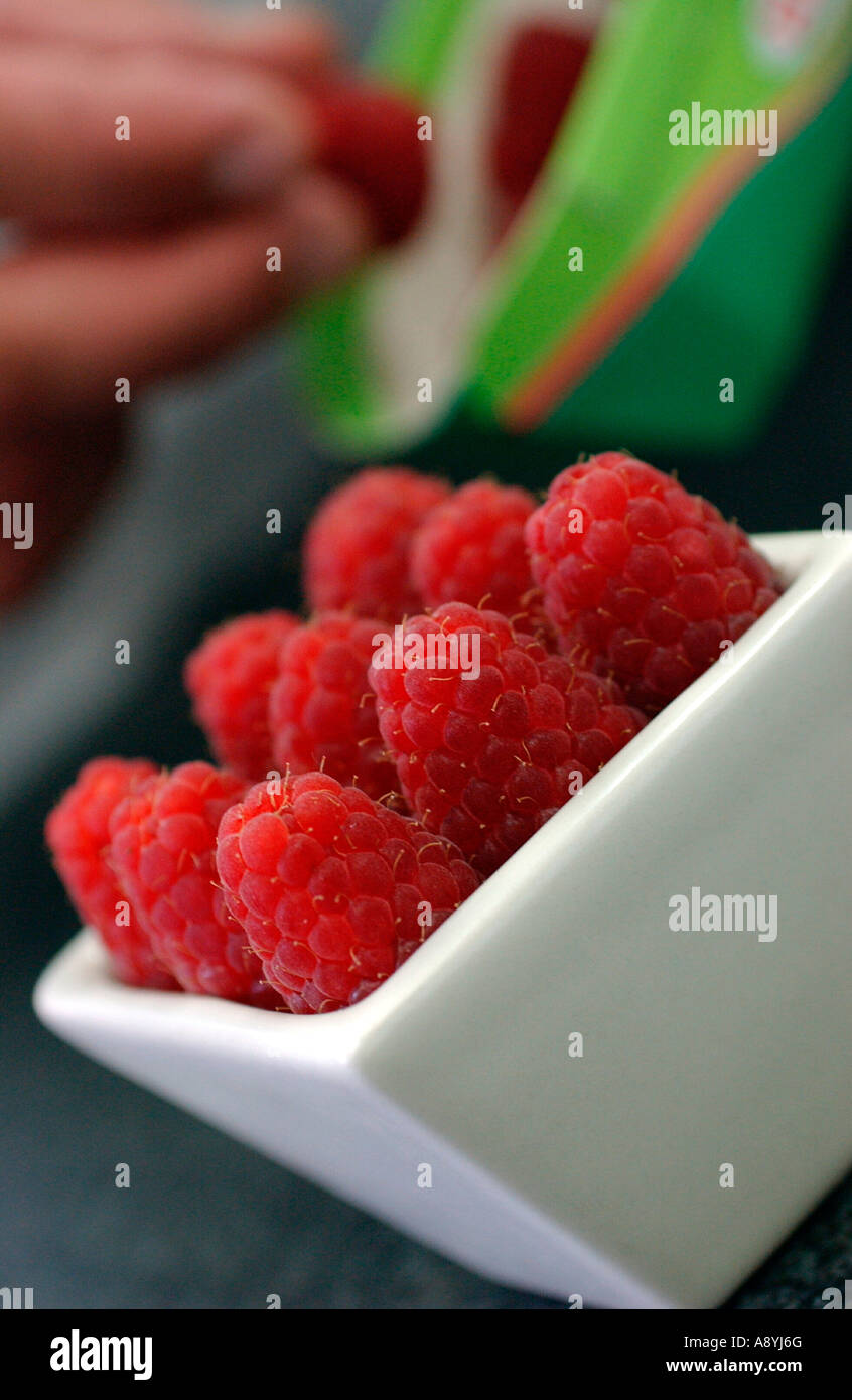 Arrangement of raspberries in dish Stock Photo - Alamy