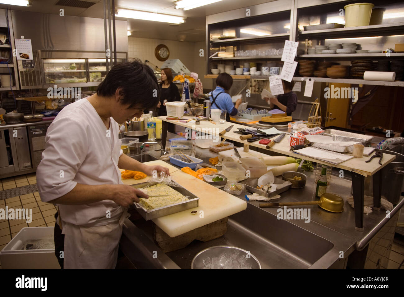 Japanese restaurant kitchen hi-res stock photography and images - Alamy