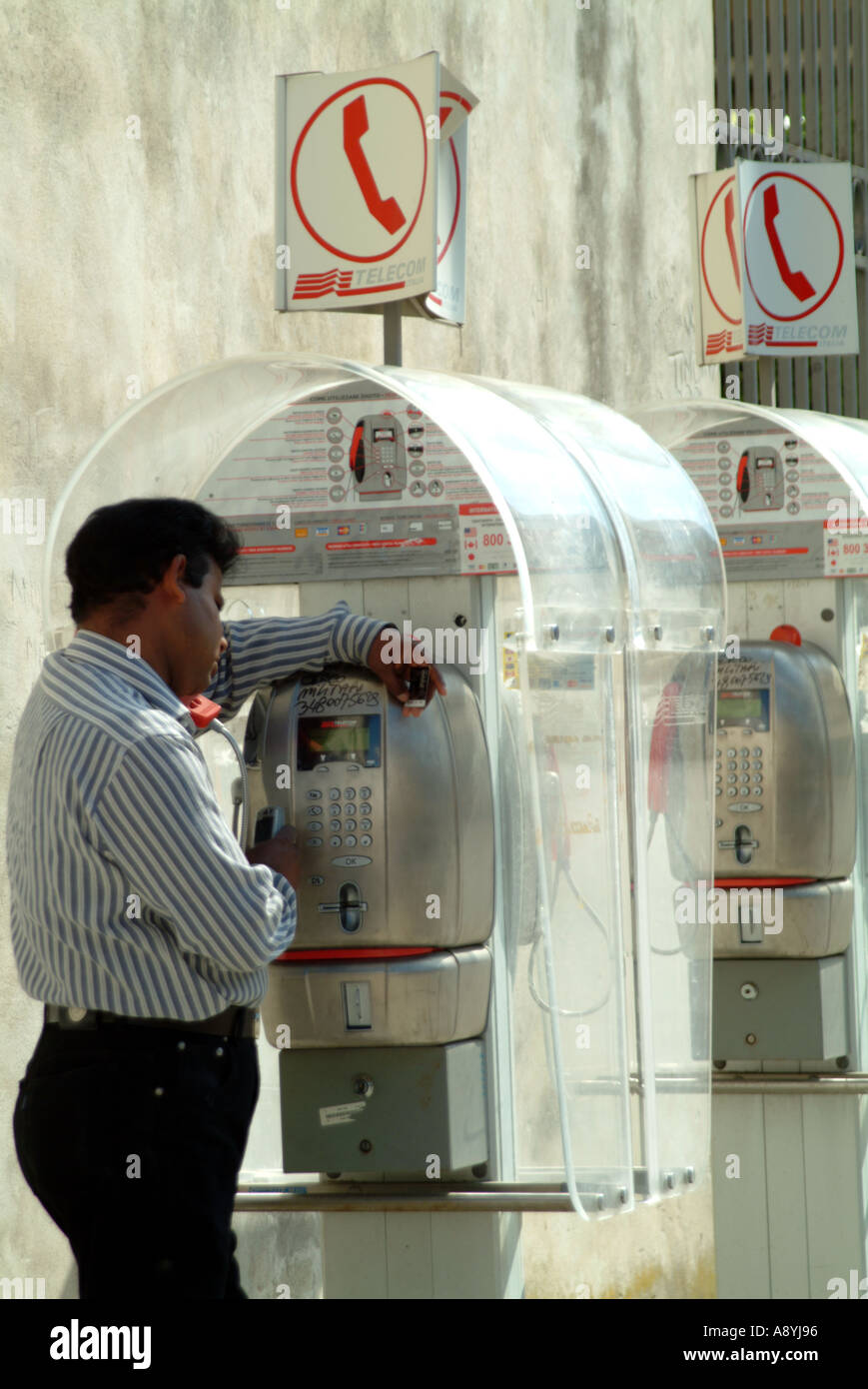 Man using payphone hi-res stock photography and images - Alamy