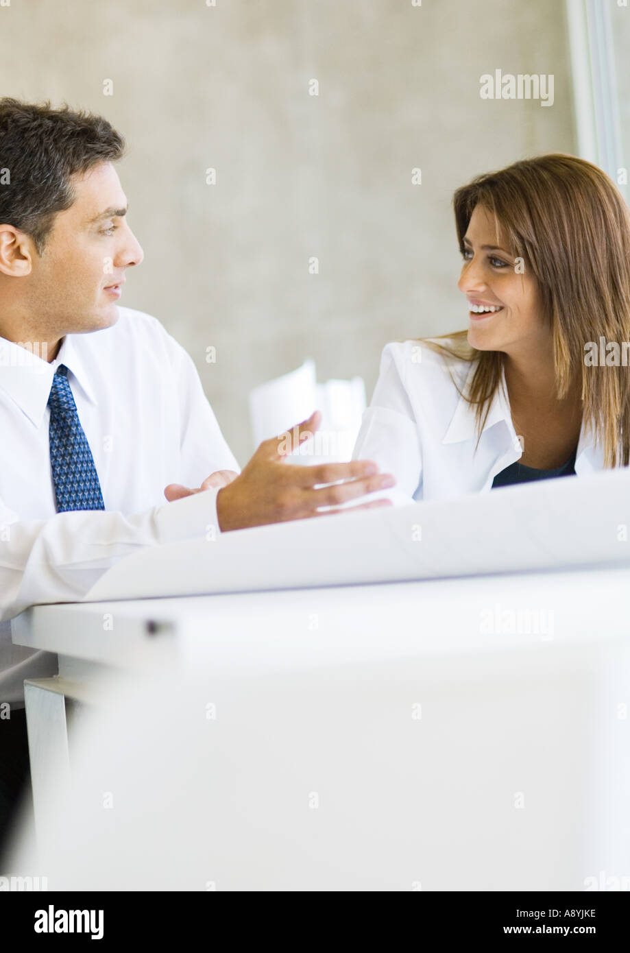 Two profiles conversation hi-res stock photography and images - Alamy