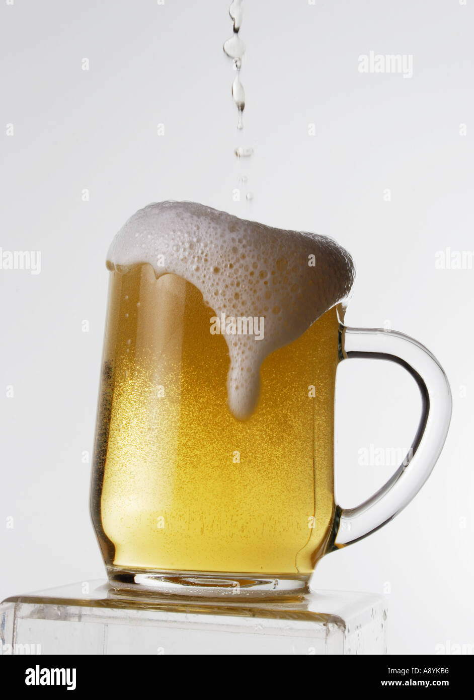 glass beer yellow foam spume froth Stock Photo - Alamy