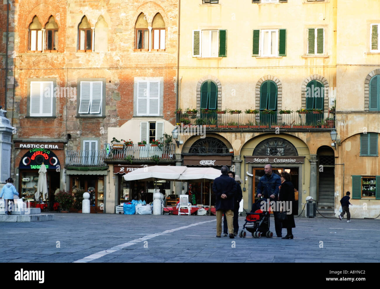 City plaza in Italy Stock Photo - Alamy