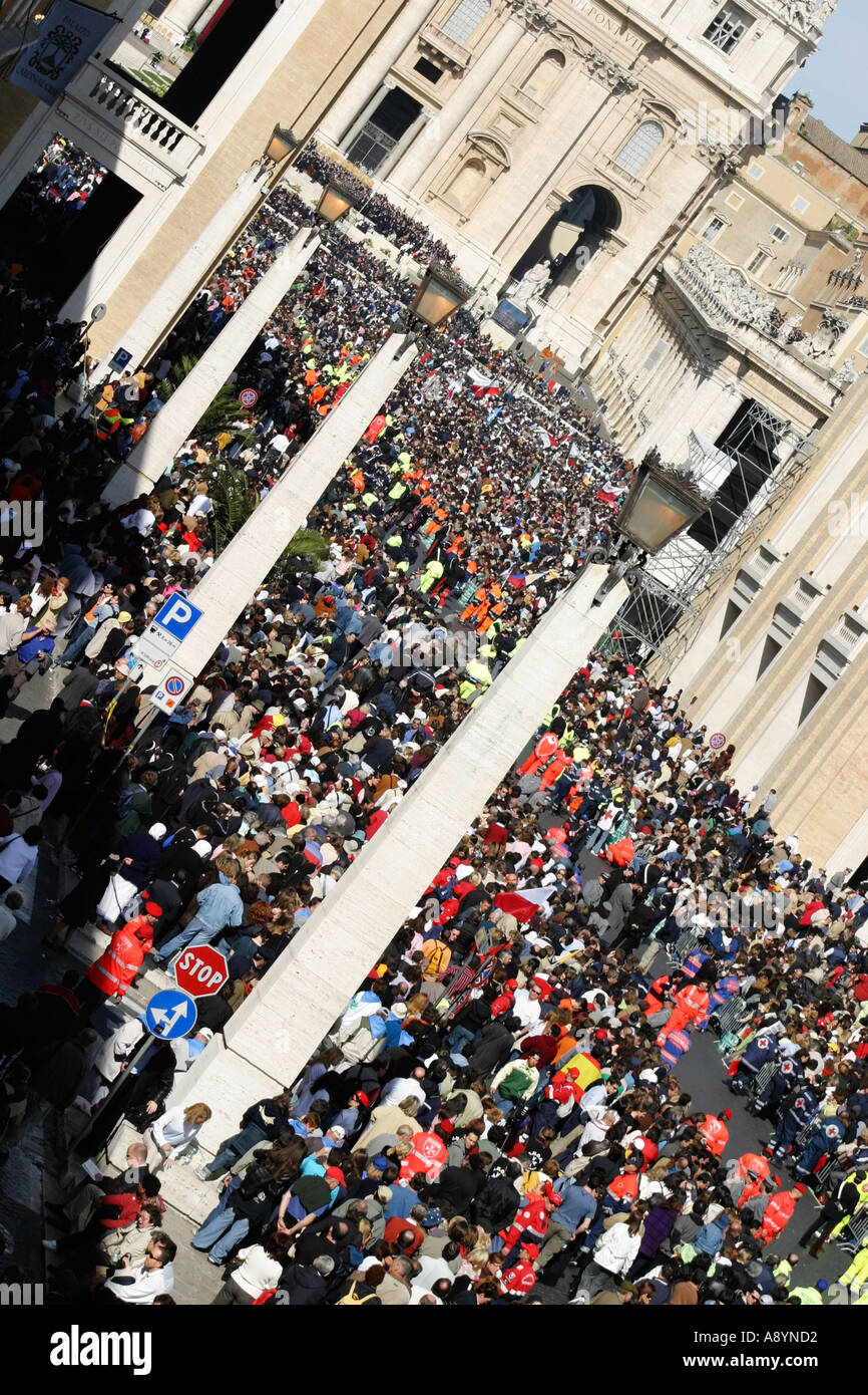 Sistine chapel crowd hi-res stock photography and images - Alamy