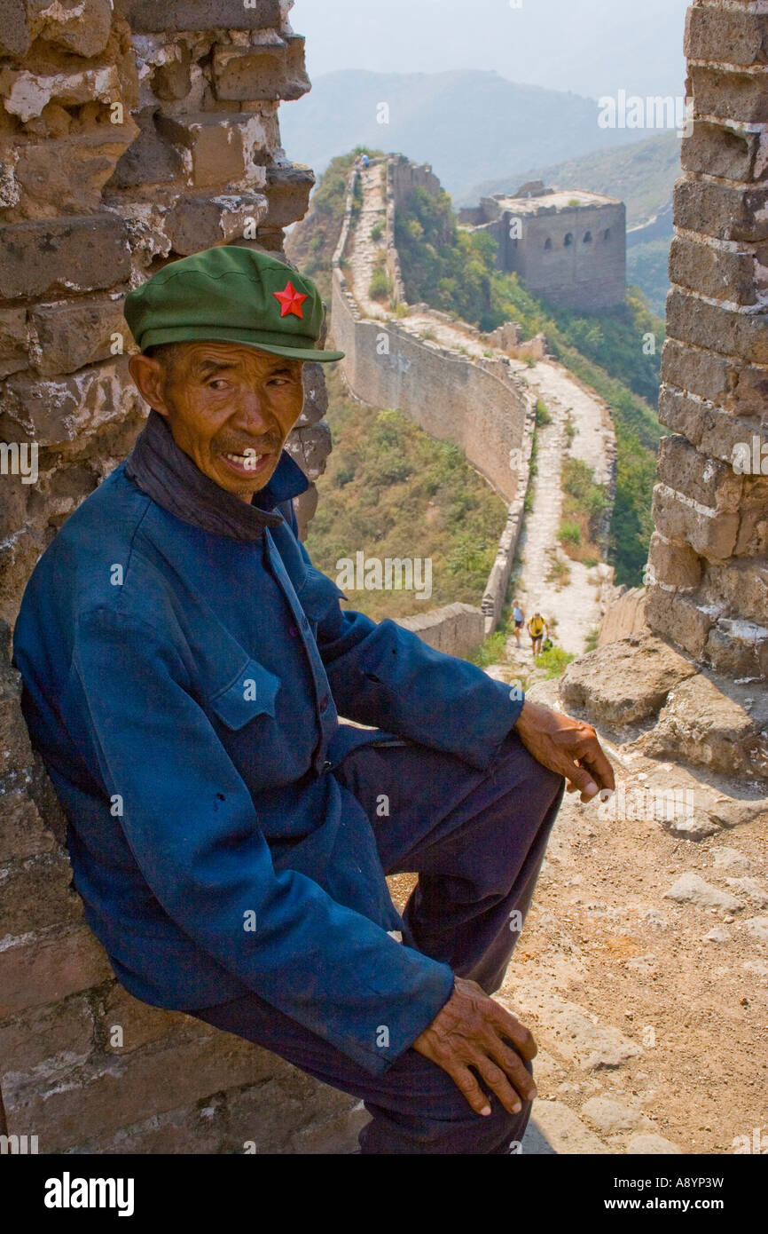 Local Elderly Chinese Man on the Great Wall of China Stock Photo - Alamy