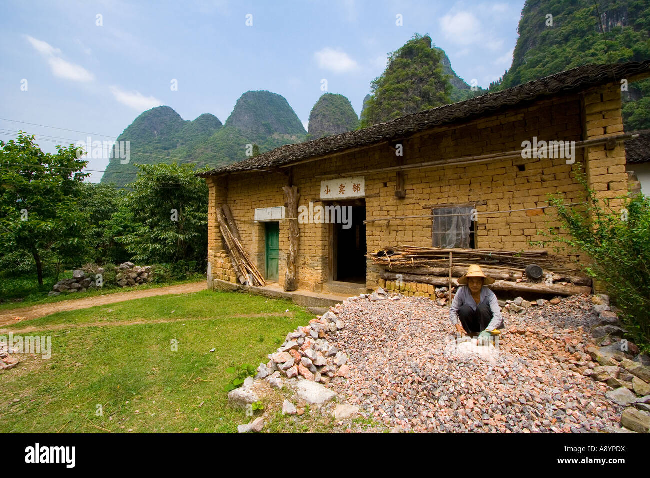 Chinese man breaking rocks hi-res stock photography and images - Alamy
