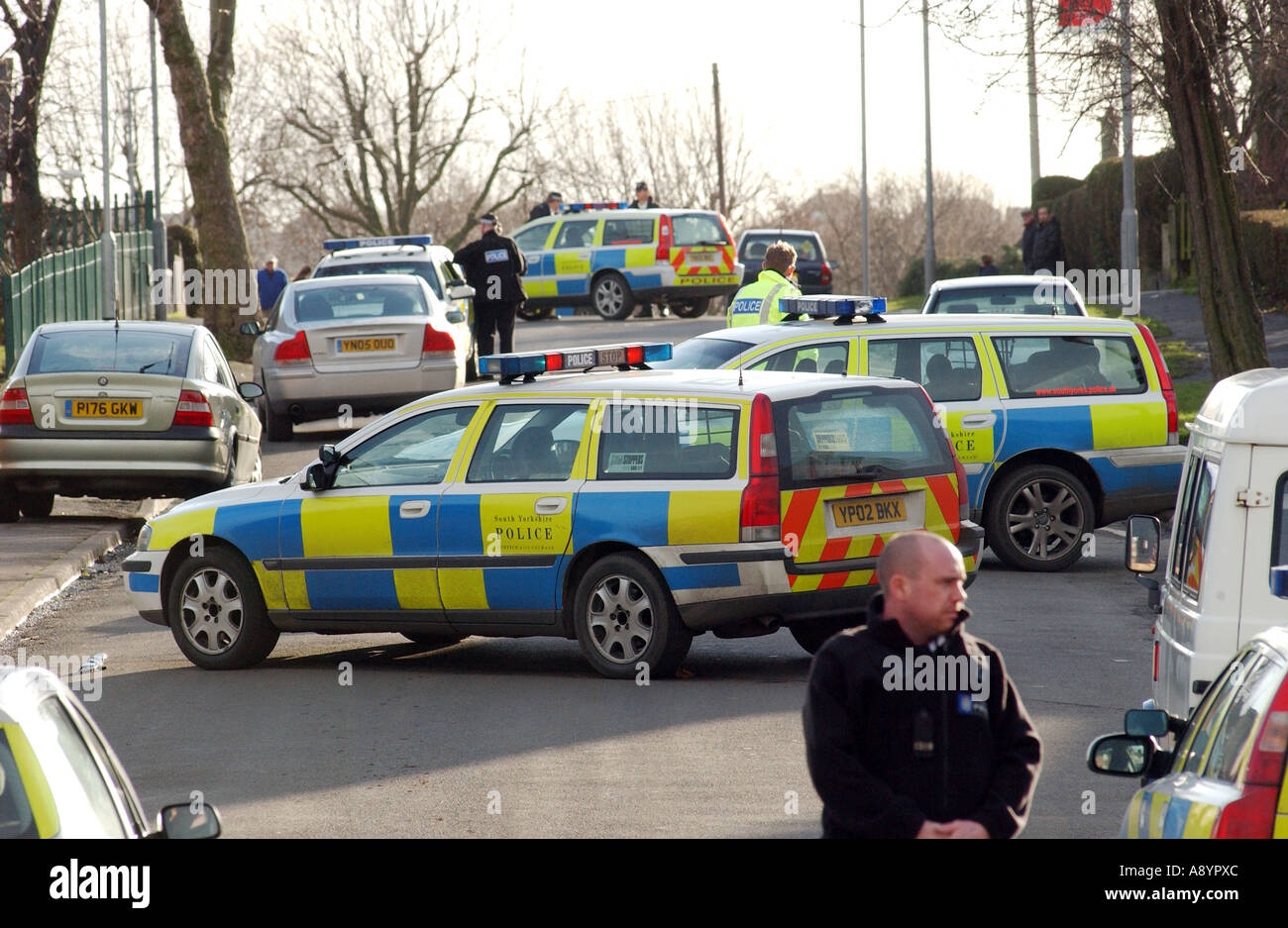 Armed police response units in action at a UK housing estate Stock ...