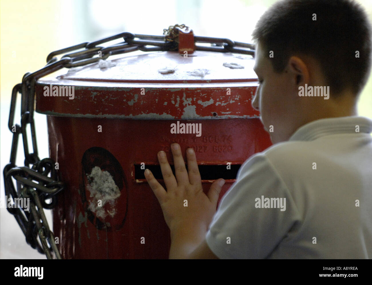 Boy voting school election hi-res stock photography and images - Alamy
