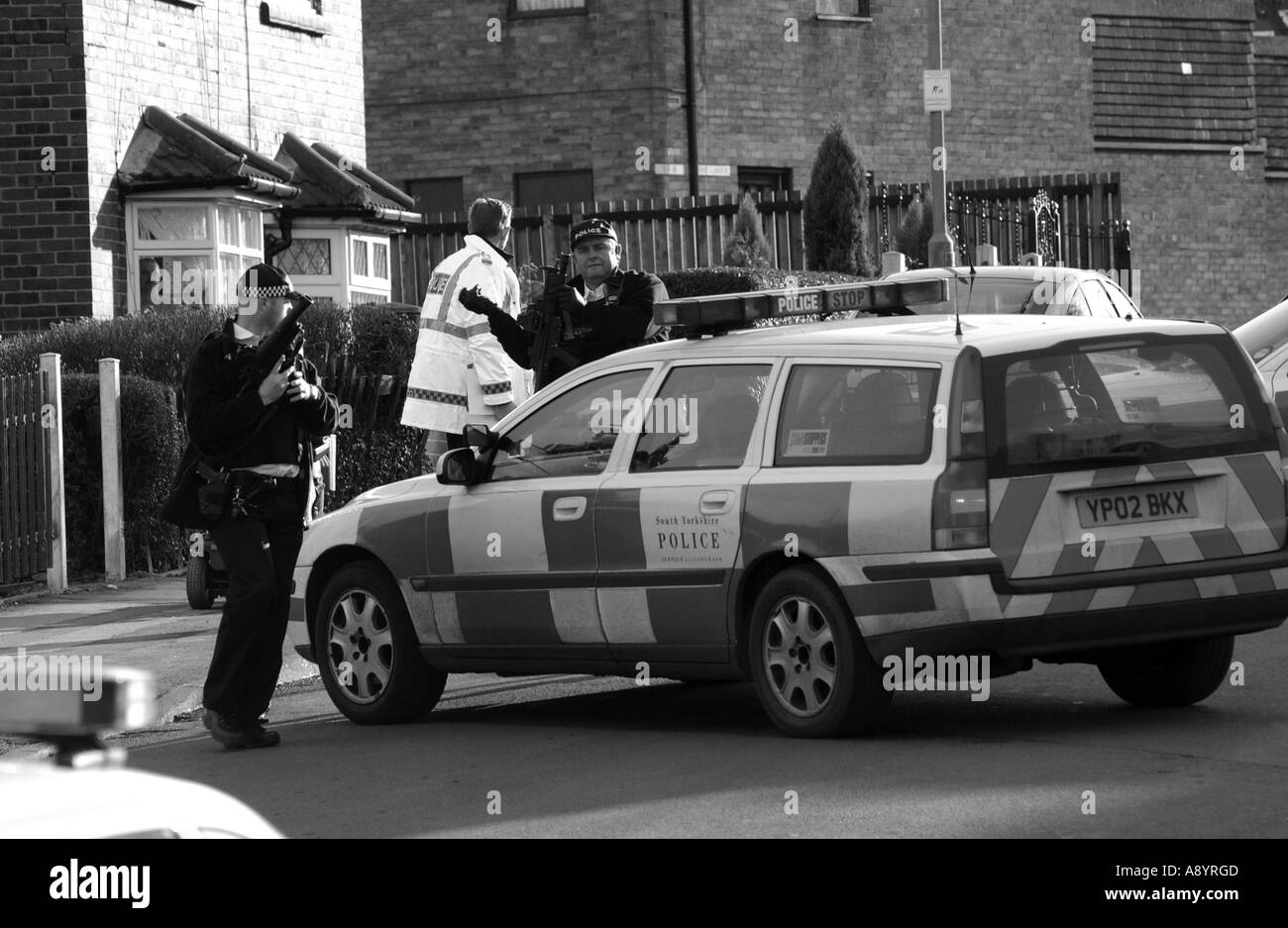 Armed police response units in action at a UK housing estate Stock ...