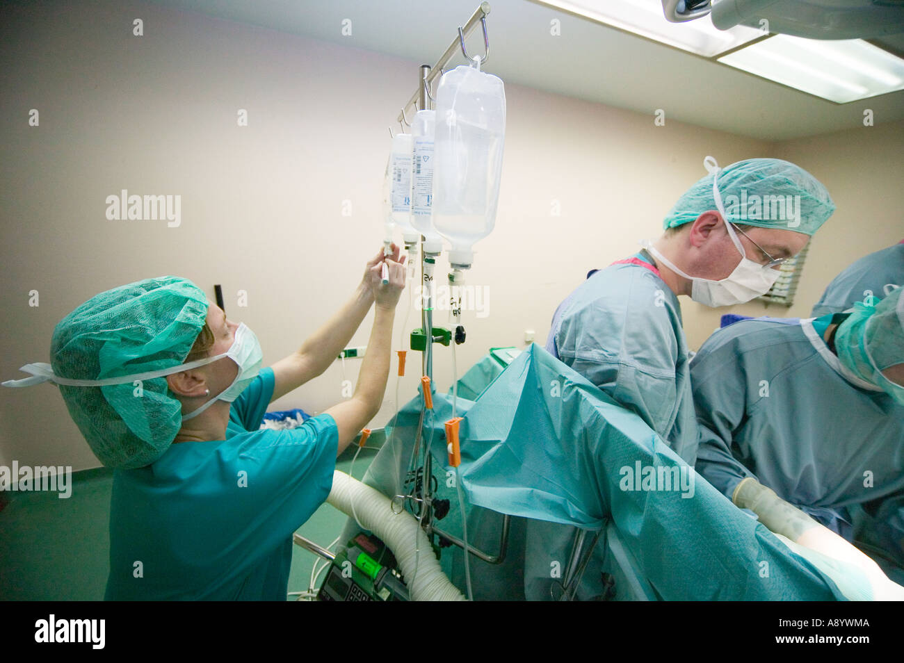 surgeons abdominal surgery cancer surgery operating room Stock Photo ...