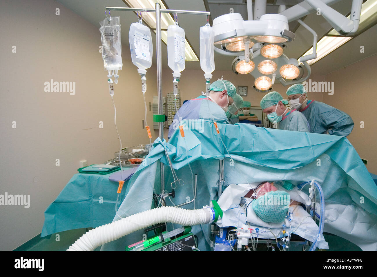 surgeons abdominal surgery cancer surgery operating room Stock Photo ...