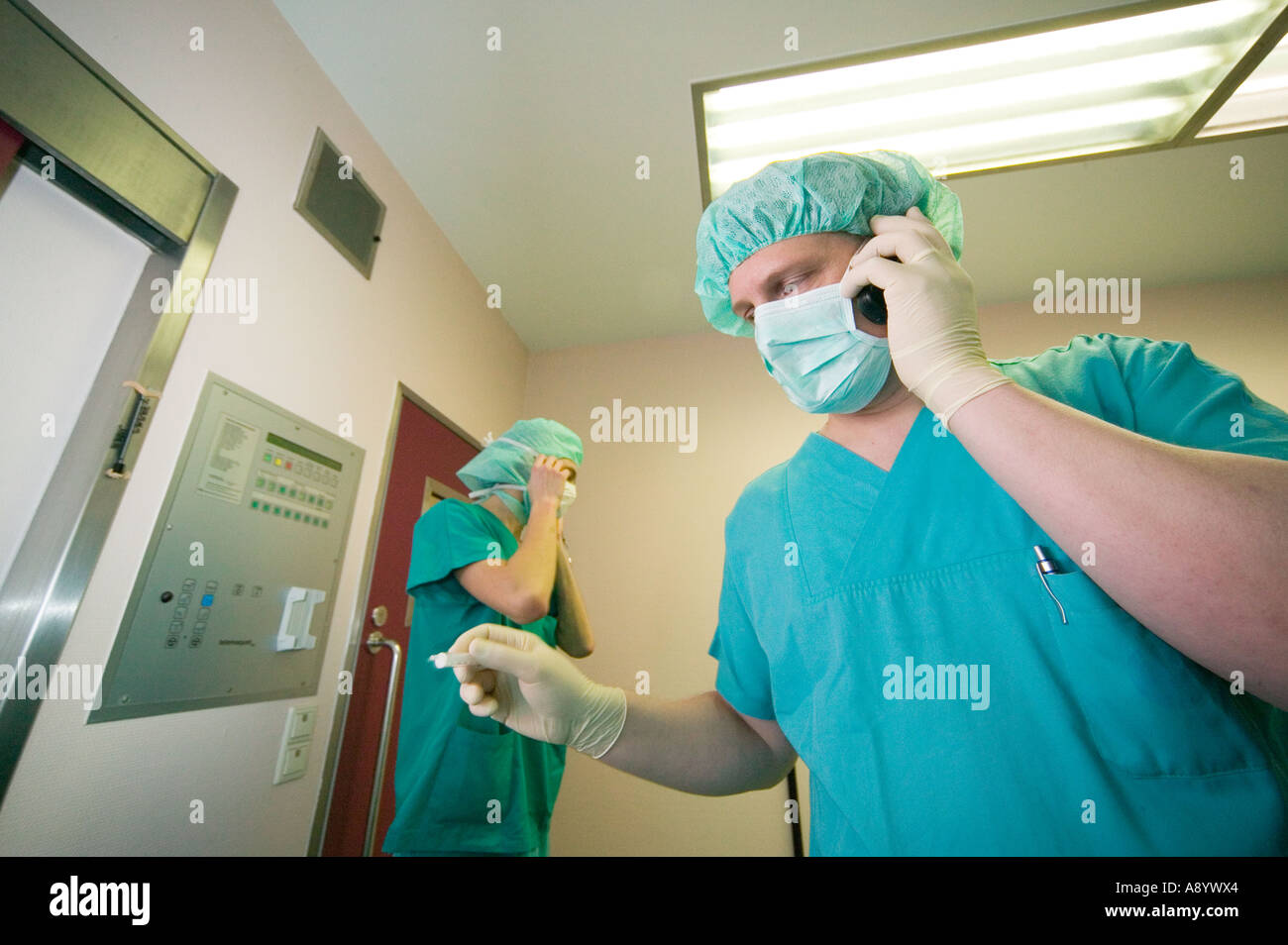 Anesthesiologists hi-res stock photography and images - Alamy