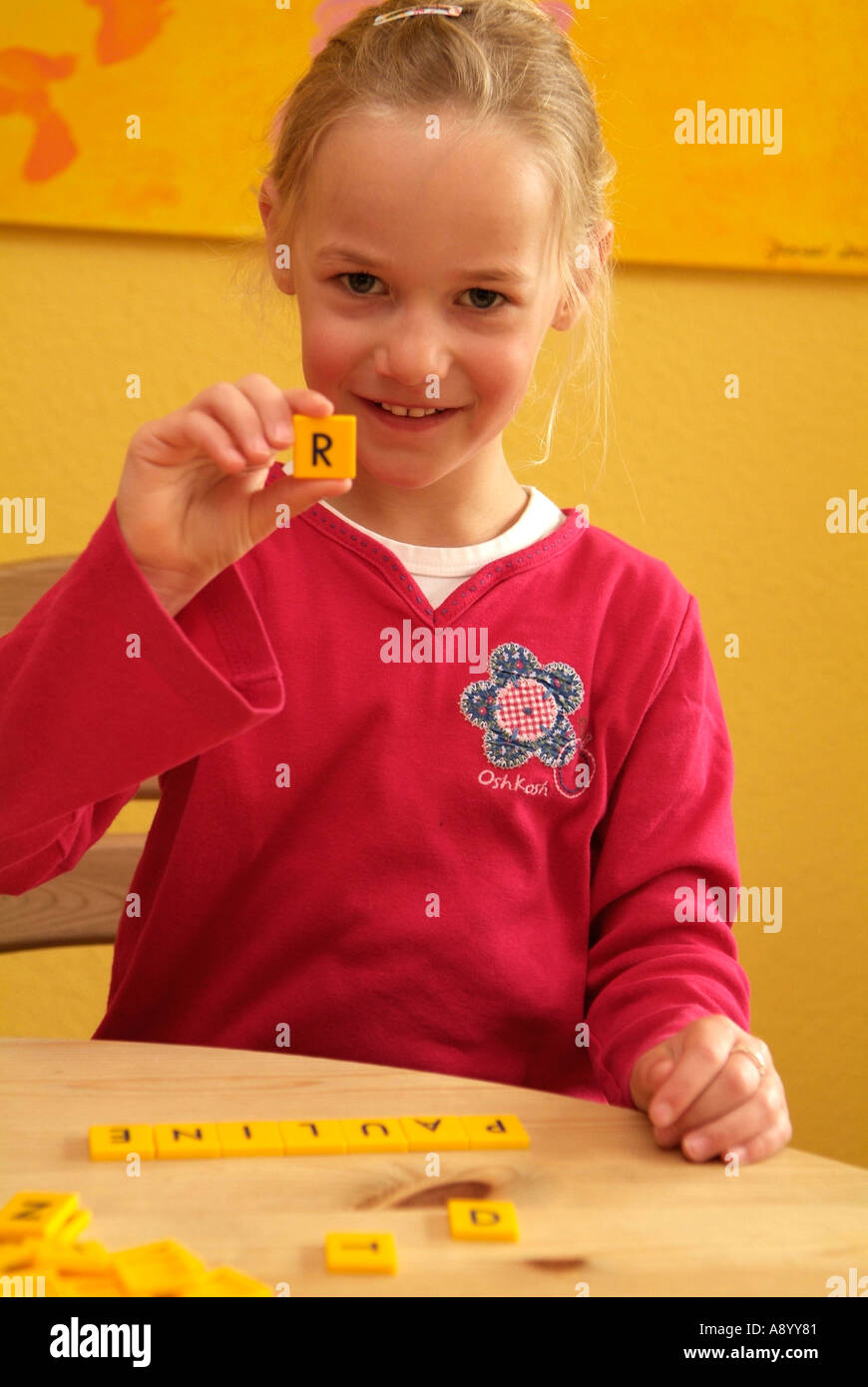 child puts words Stock Photo - Alamy