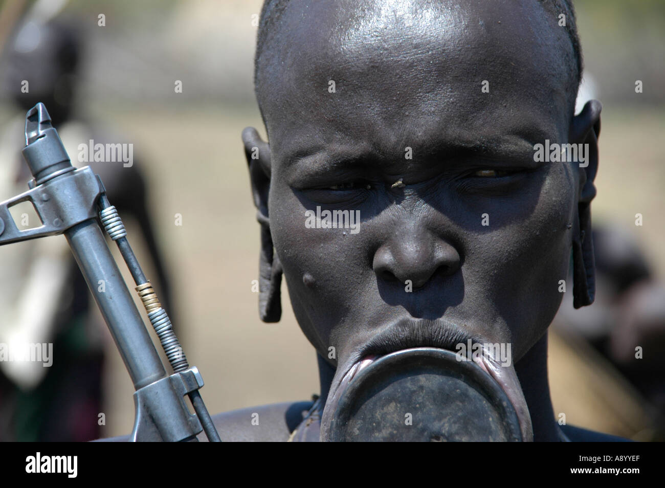 Woman with a gun to her head hi-res stock photography and images - Alamy