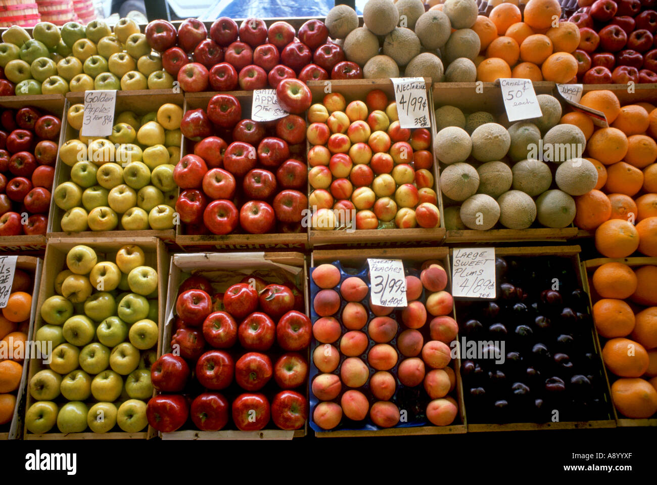 Peach displays hi-res stock photography and images - Alamy