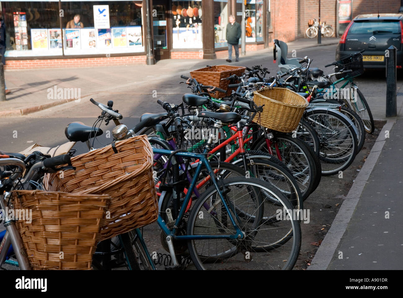 Line of cycles hi-res stock photography and images - Alamy