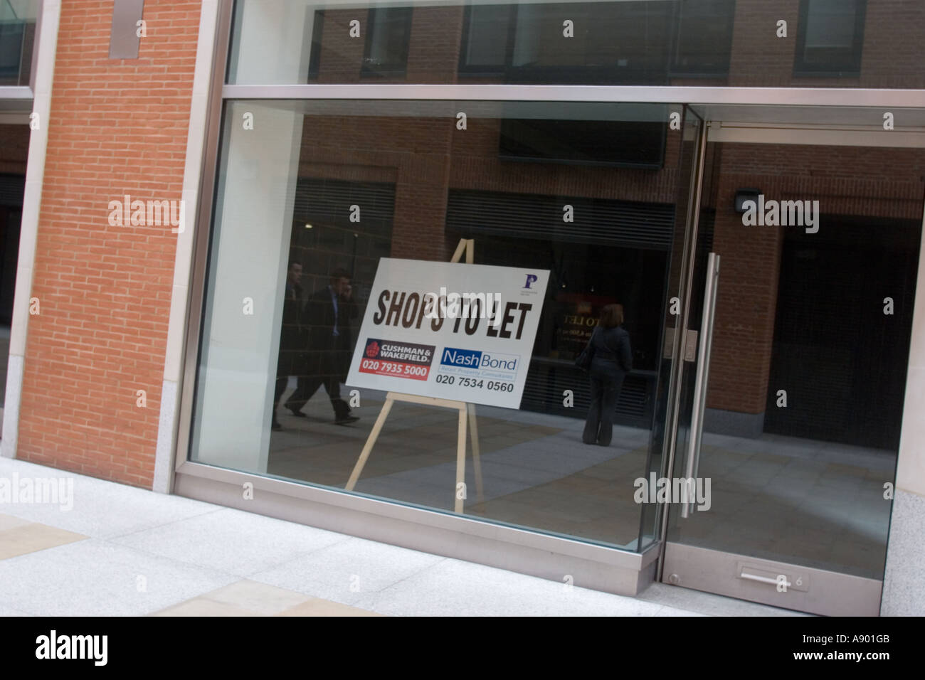 Empty shop london hi-res stock photography and images - Alamy
