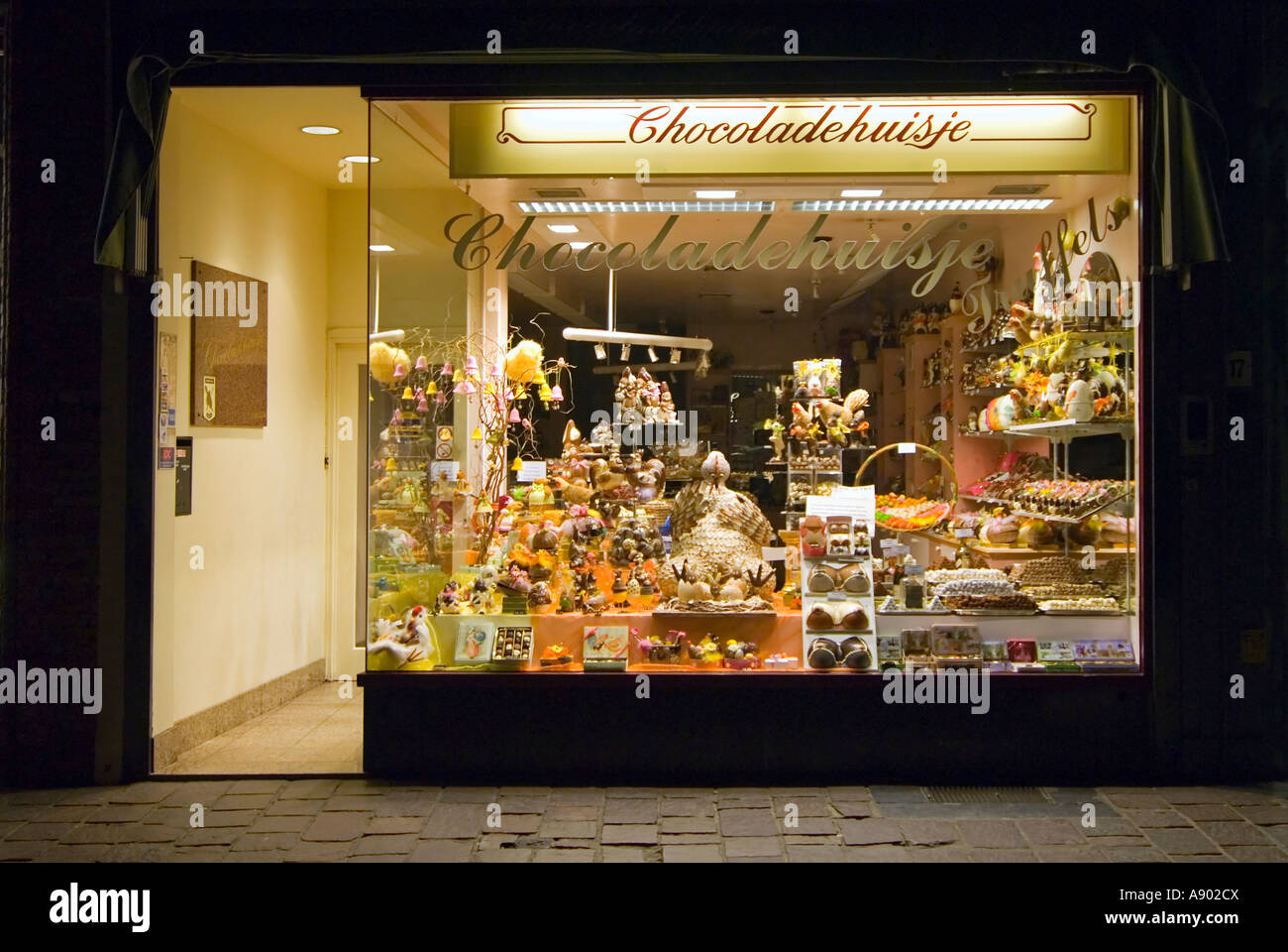 Easter eggs window display hi-res stock photography and images - Alamy