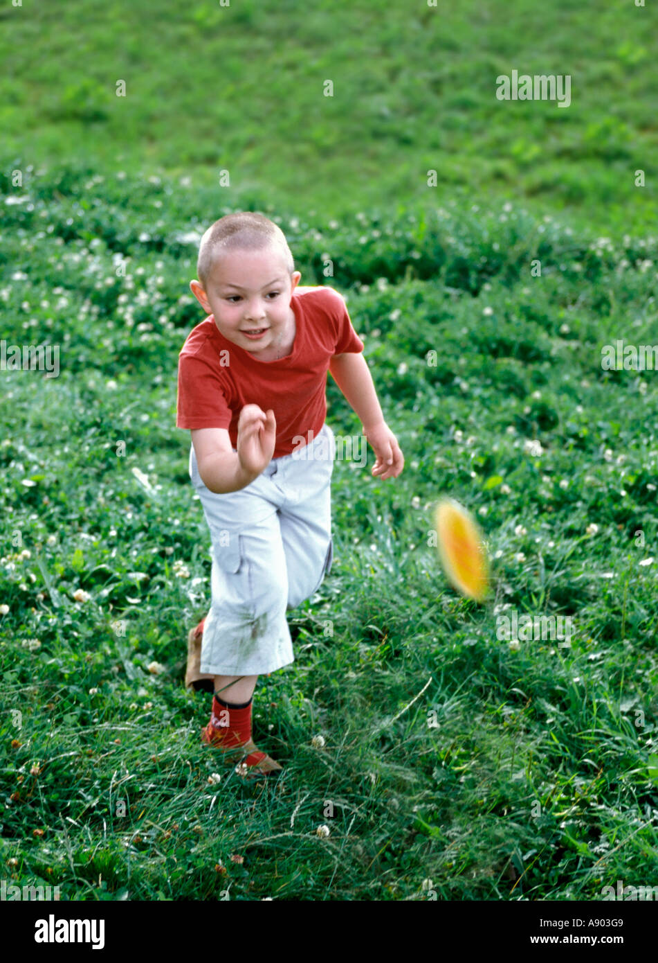 Boy throwing a frisbee hi-res stock photography and images - Alamy