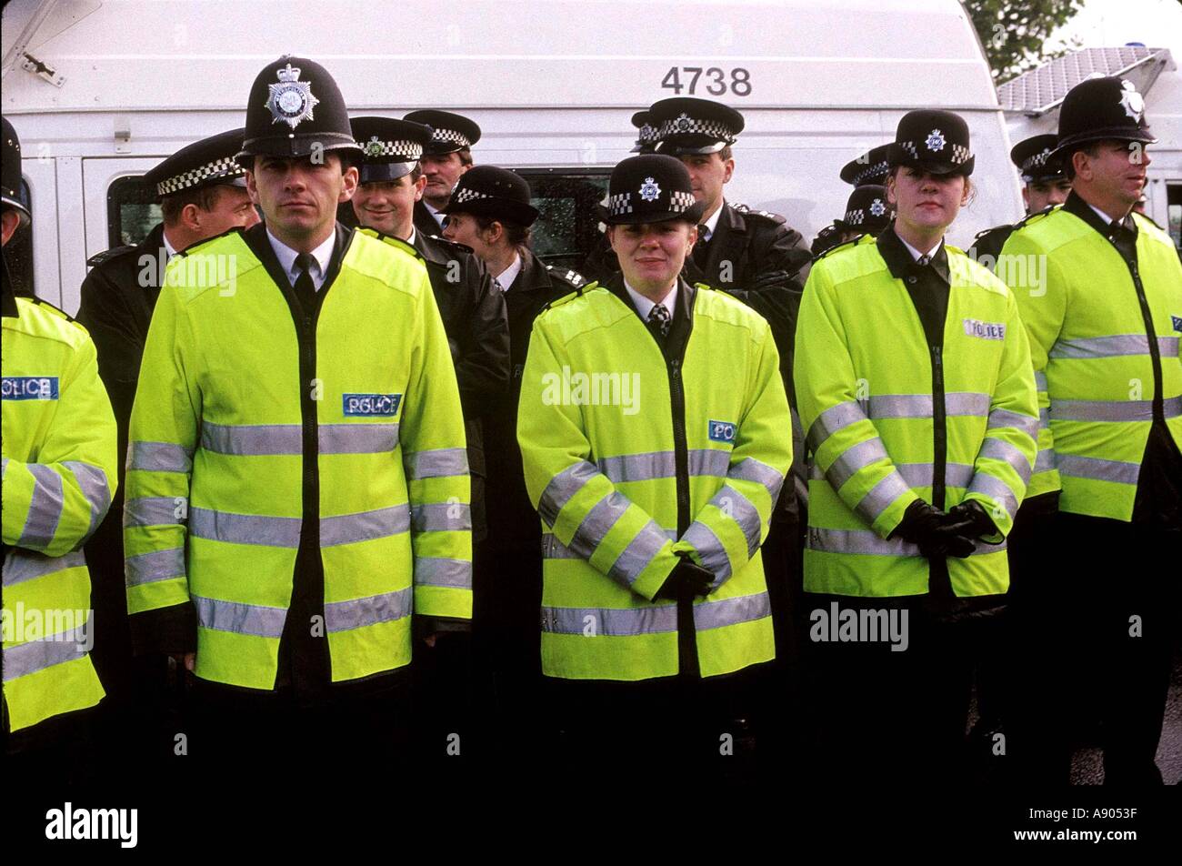 police officers standing in yellow jackets Stock Photo - Alamy