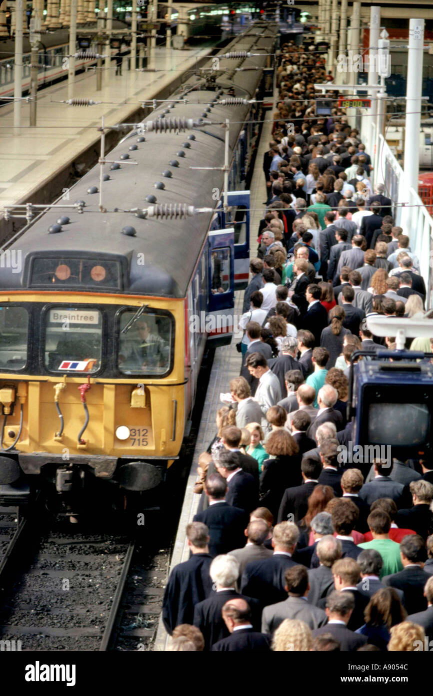 crowds of commuters on Liverpool Street station train platform Stock ...
