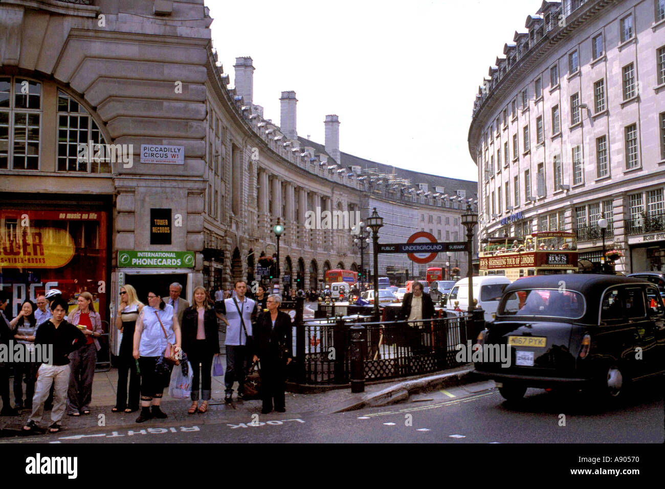 Pedestrians traffic piccadilly circus london hi-res stock photography and images - Alamy