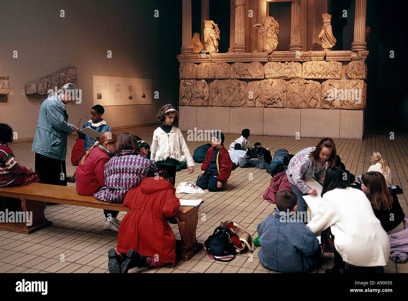 Primary school children drawing at British Museum Stock Photo - Alamy