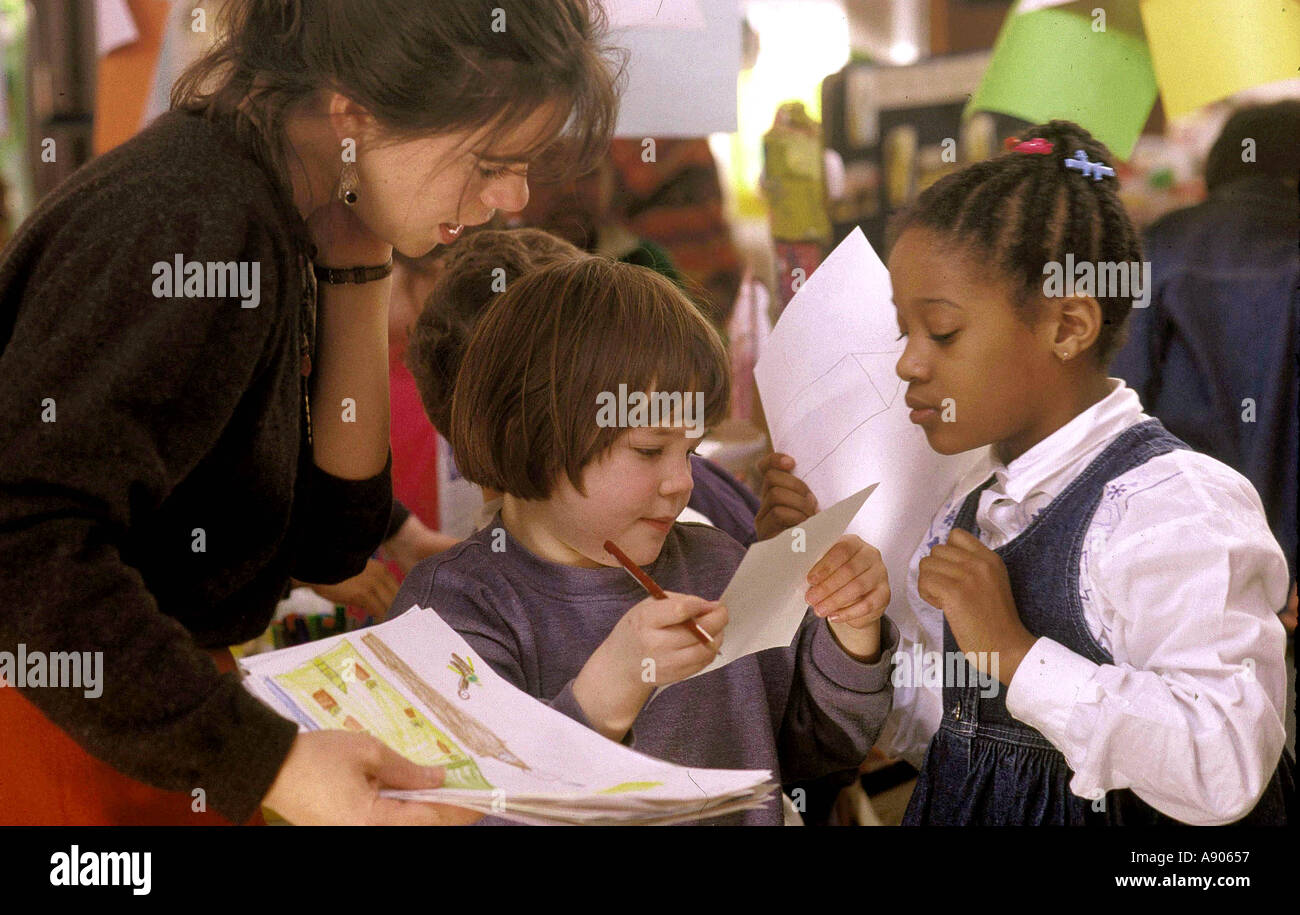 Primary school children reading in class Stock Photo - Alamy